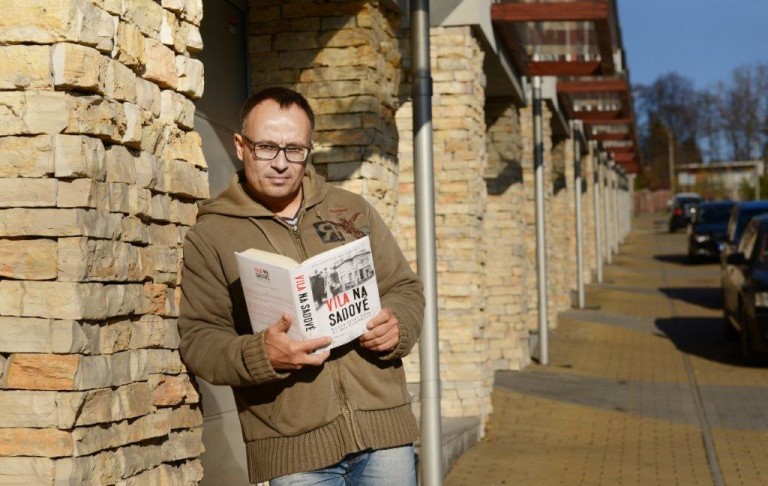 Psaní je pro mě terapie, říká Richard Sklář, autor kriminálek i knížek ...