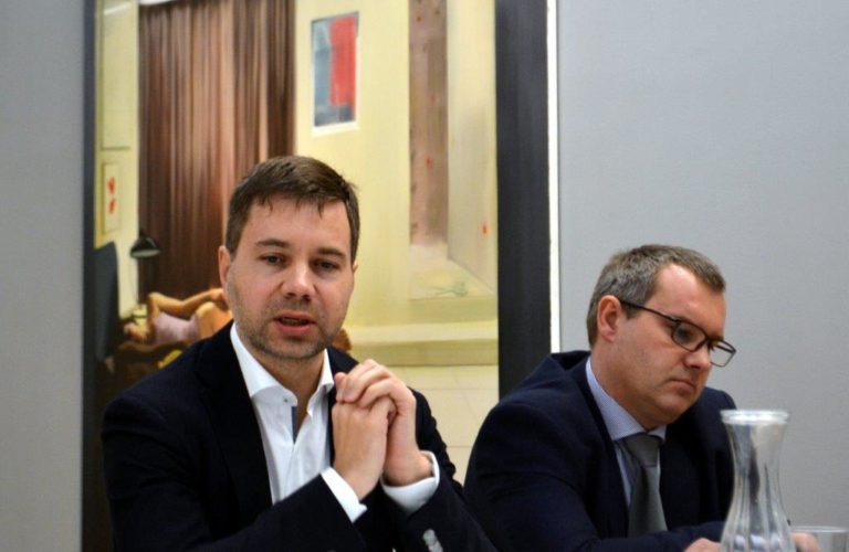 Dům umění v Ostravě se změnil v londýnskou galerii Tate Modern a dělá ...