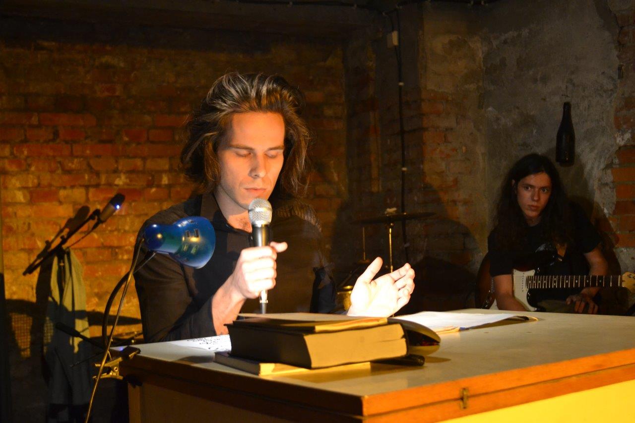 Ostravská sajtna na Měsíci autorského čtení bouřila i vzdávala hold ...