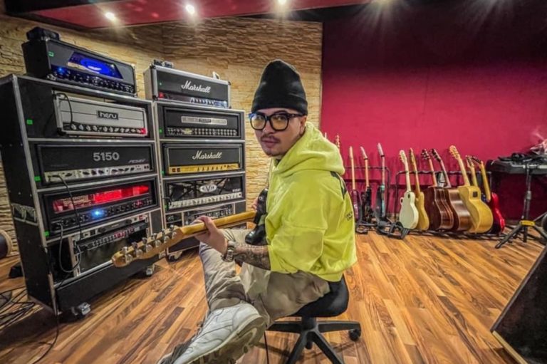 Hudba je řemeslo jako každé jiné, říká kytarista Marcus Tran, vrchní ...