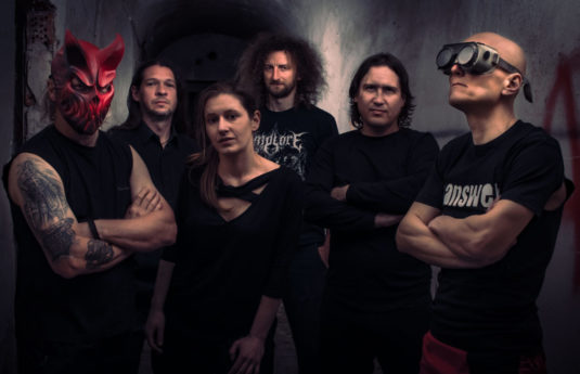 Discordant: Už by to chtělo opustit zatuchlé zkušebny a nadechnout se ...